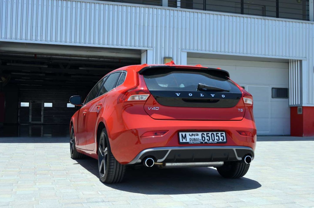 Volvo V40 Review: Smooth concoction | drivemeonline.com